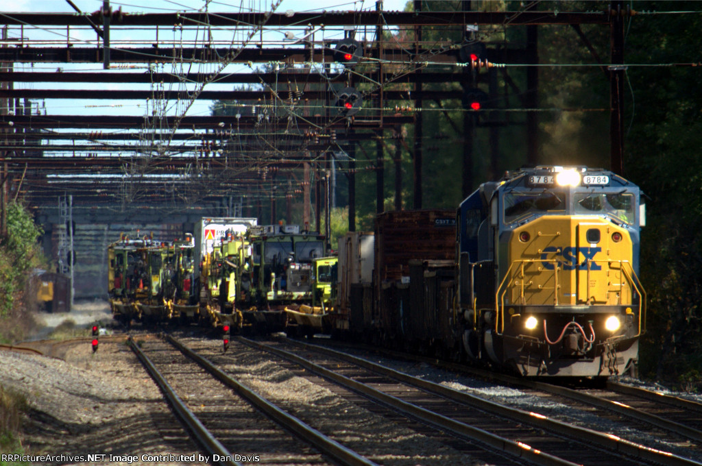 CSX SD60M 8784 leads X789